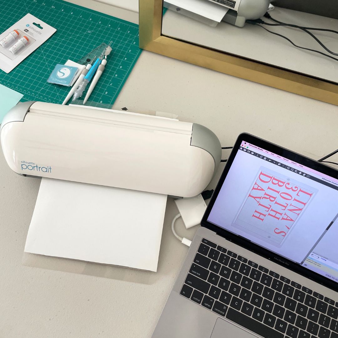 DIY Mirror Welcome Sign – Petite Glimmers